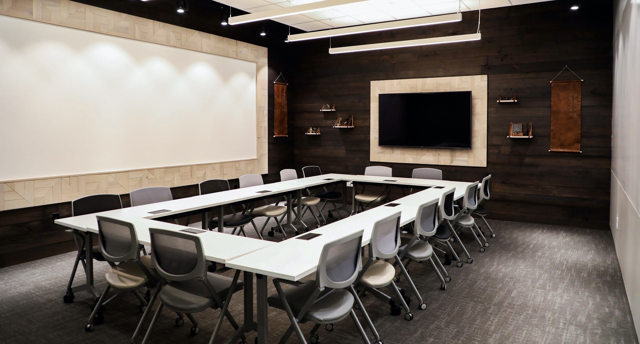 How Offsite Meetings Enhance Productivity | Meet at Roam